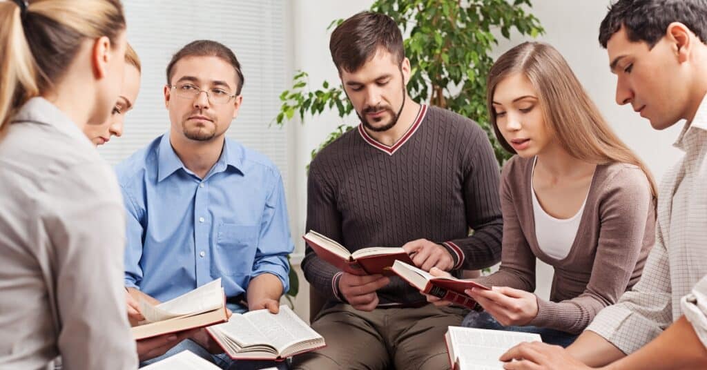 16 of the Best Books on Team Building Every Leader Needs